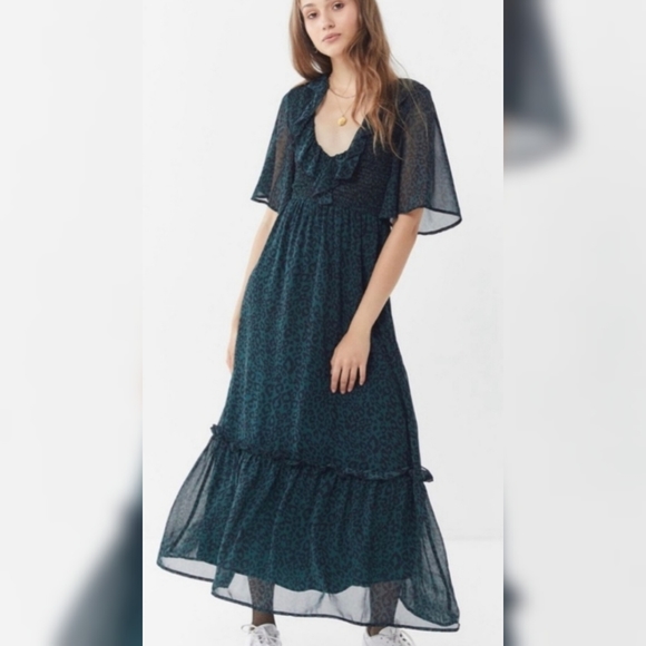 Moon River | Dresses | Moon River Green Leopard Print Tiered Midi Dress ...